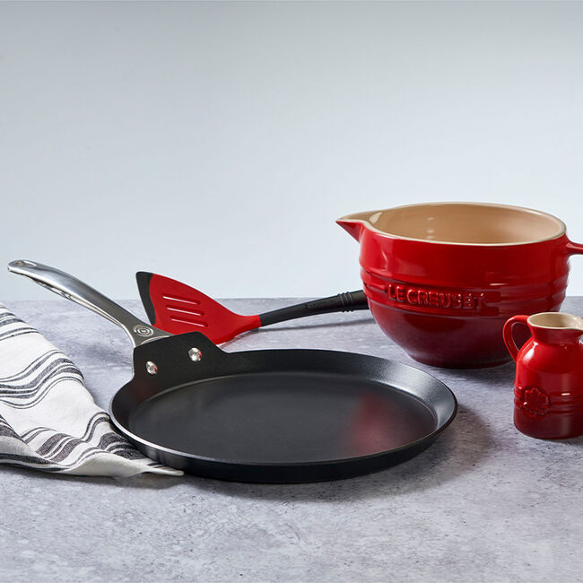 Toughened Nonstick Pro Crepe Pan | Le Creuset