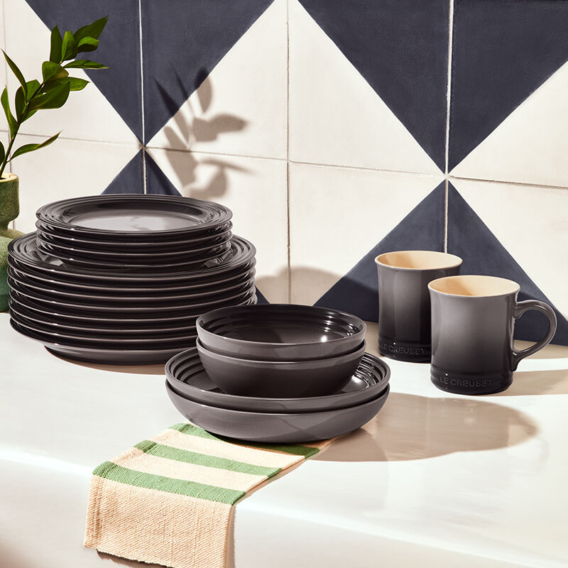 Set of 4 Classic Stoneware Dinner Plates | Le Creuset