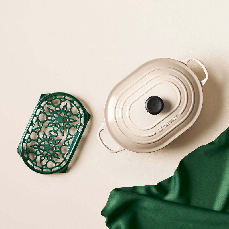 Deluxe Oval Trivet - Enamelled Cast Iron Trivet | Le Creuset