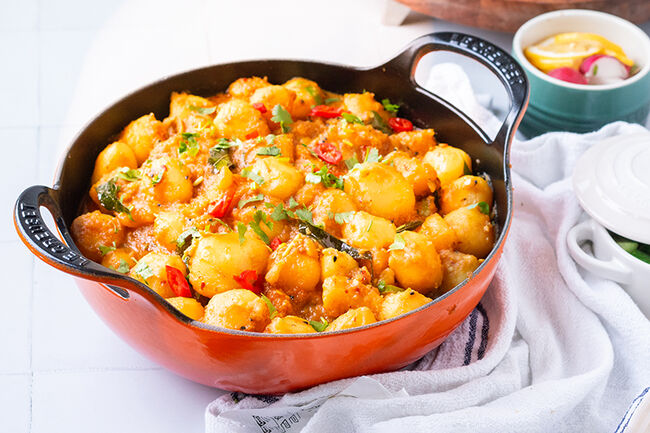 Masalay Walay Aloo (Pakistani Spiced Potatoes) | Le Creuset