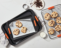 Metal Bakeware and Metal Baking Dishes | Le Creuset